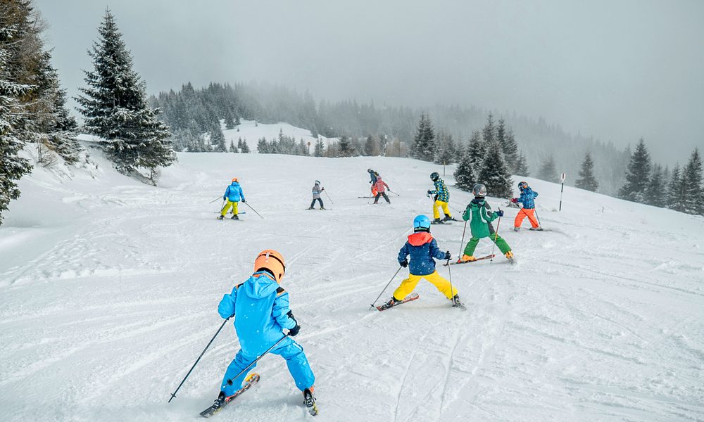 Cât costă lecțiile cu un instructor de schi pentru copii și cum îl alegi pe cel potrivit – infoMama